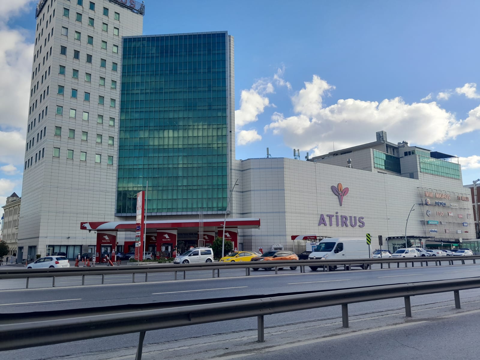 Büyükçekmece "Atirus AVM’nin Altında Bomba Gibi Tehlike!" - Girdap Haber